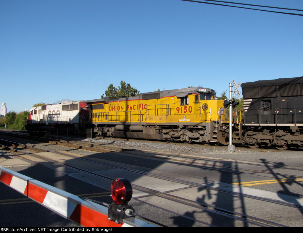 UP 9150 and CEFX 6003